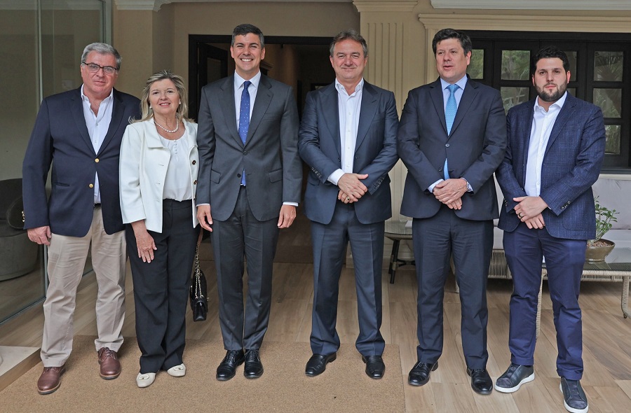 Peña invitó a directivos de JBS Global para realizar inversiones en ...